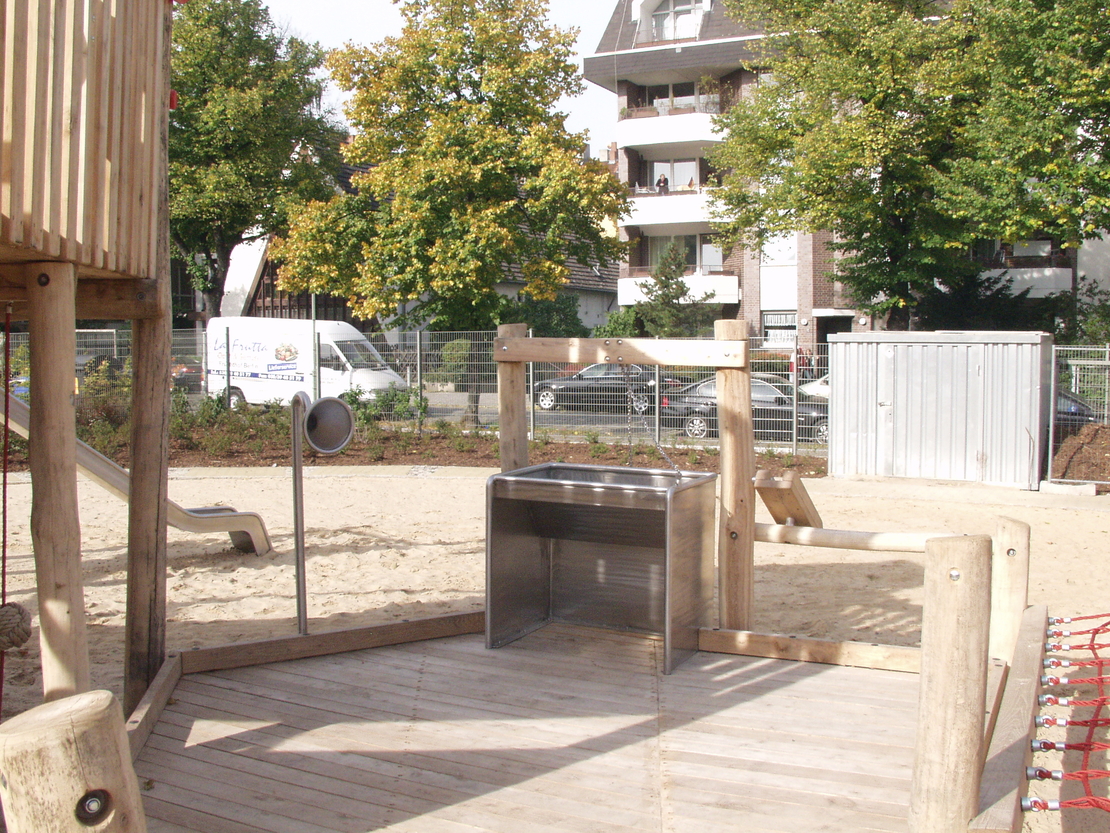 ELEVATED SAND PLAY TABLE | Kinderland Emsland Spielgeräte